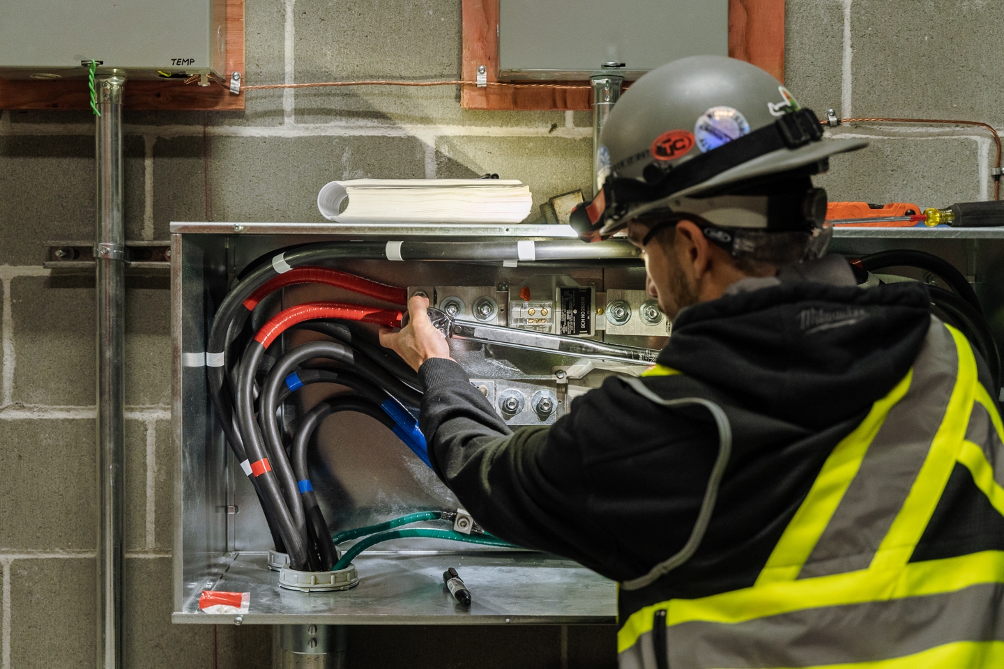 Electrical Contracting Services | LEED Electrical Construction